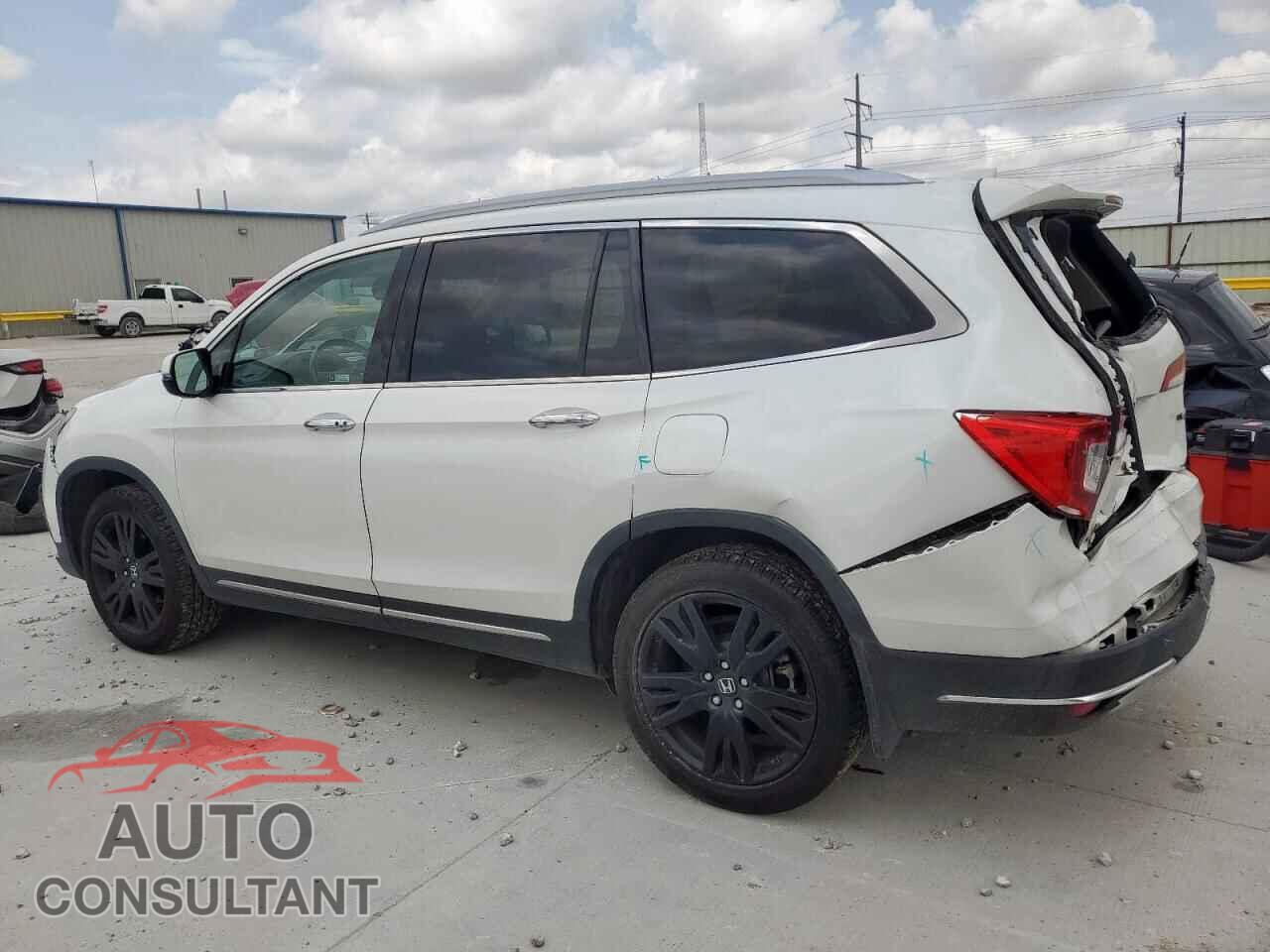 2021 Honda PILOT TOURING GAS - 5FNYF5H63MB017521